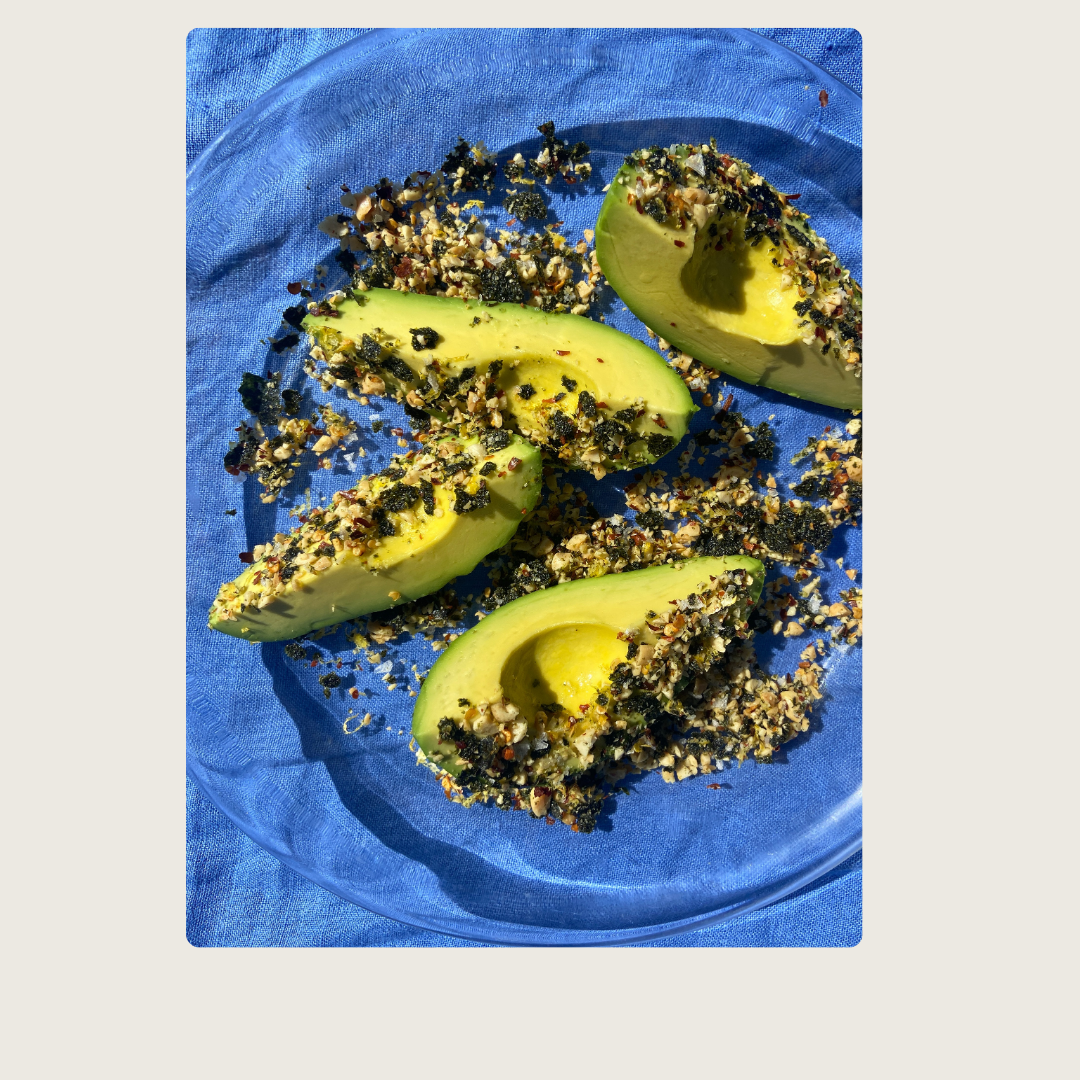 Avocado Wedges with Nori-Peanut Crunch – Primavera Avocados